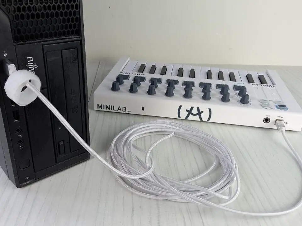 How To Connect A Midi Keyboard To A Pc Step By Step Guide Roundtable Audio